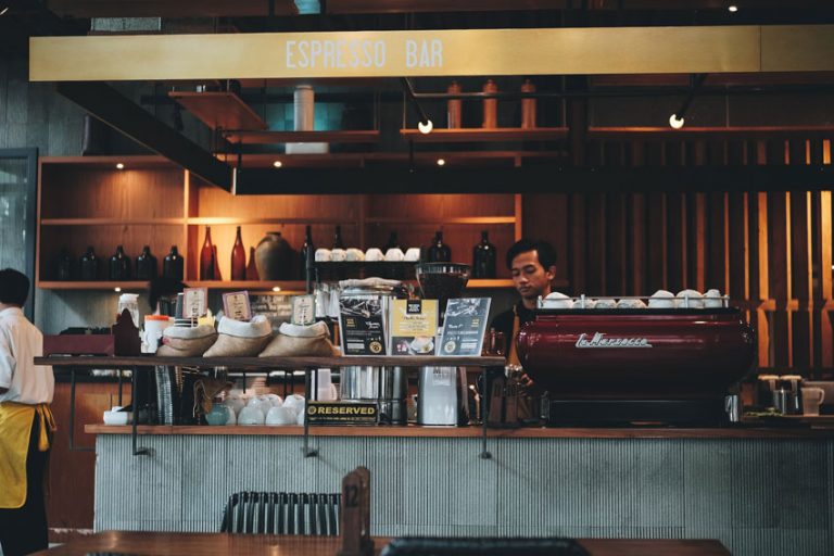 10 Jenis Jenis Bar Lengkap Dengan Segmentasi Pelanggannya